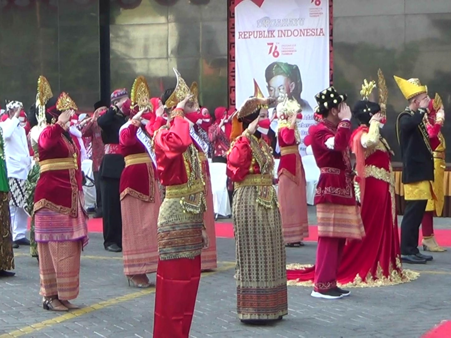 Detail Gambar Macam Macam Pakaian Adat Koleksi Nomer 30 Detail Gambar Macam Macam Pakaian Adat Koleksi Nomer 30