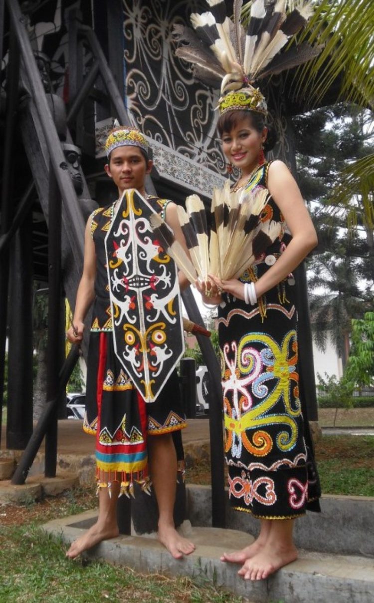 Detail Gambar Baju Adat Kalimantan Koleksi Nomer 9 Detail Gambar Baju Adat Kalimantan Koleksi Nomer 9