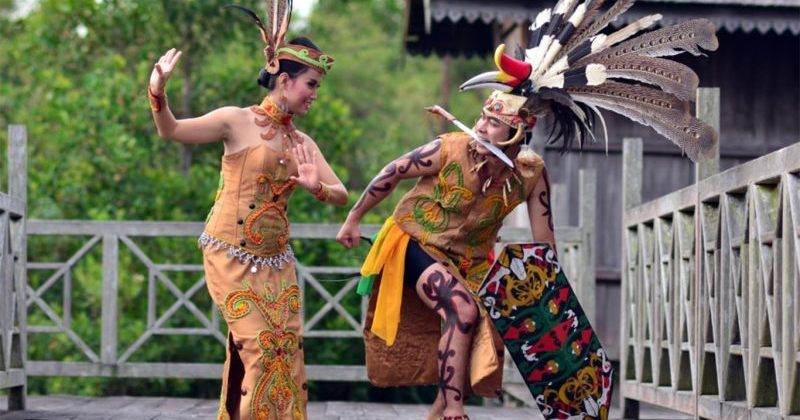 Detail Gambar Baju Adat Kalimantan Barat Koleksi Nomer 5 Detail Gambar Baju Adat Kalimantan Barat Koleksi Nomer 5