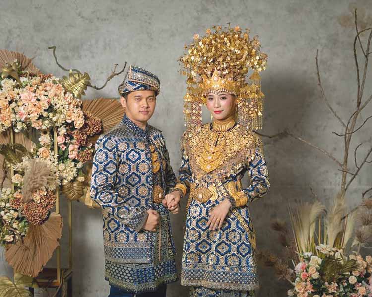 Detail Gambar Baju Adat Kalimantan Selatan Koleksi Nomer 1 Detail Gambar Baju Adat Kalimantan Selatan Koleksi Nomer 1