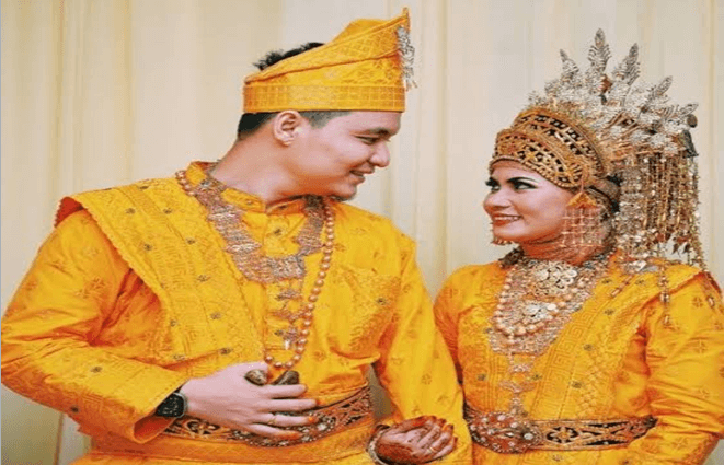 Detail Gambar Baju Adat Kalimantan Selatan Koleksi Nomer 11 Detail Gambar Baju Adat Kalimantan Selatan Koleksi Nomer 11