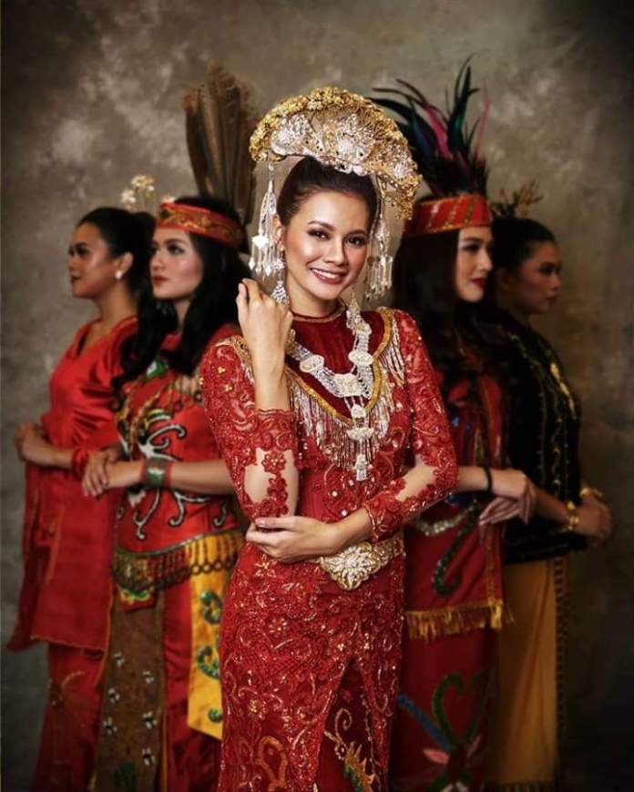 Detail Gambar Baju Adat Kalimantan Selatan Koleksi Nomer 13 Detail Gambar Baju Adat Kalimantan Selatan Koleksi Nomer 13