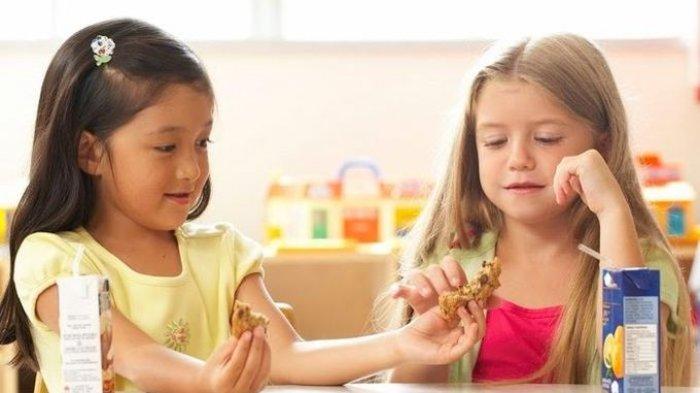 Detail Gambar Berbagi Makanan Koleksi Nomer 5
