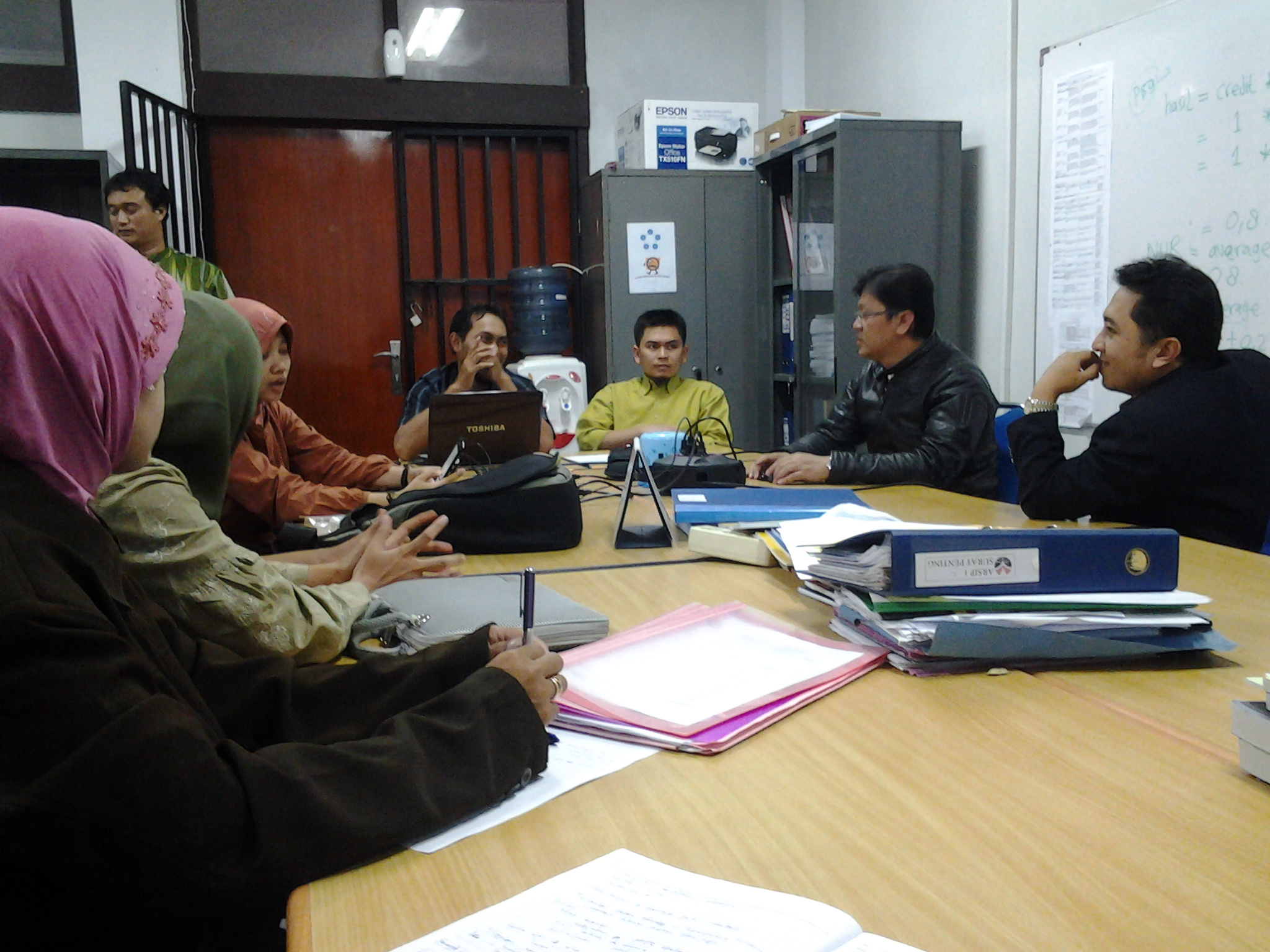 Detail Gambar Orang Rapat Di Kantor Koleksi Nomer 4 Detail Gambar Orang Rapat Di Kantor Koleksi Nomer 4