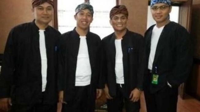 Detail Gambar Pakaian Adat Jawa Barat Koleksi Nomer 31 Detail Gambar Pakaian Adat Jawa Barat Koleksi Nomer 31