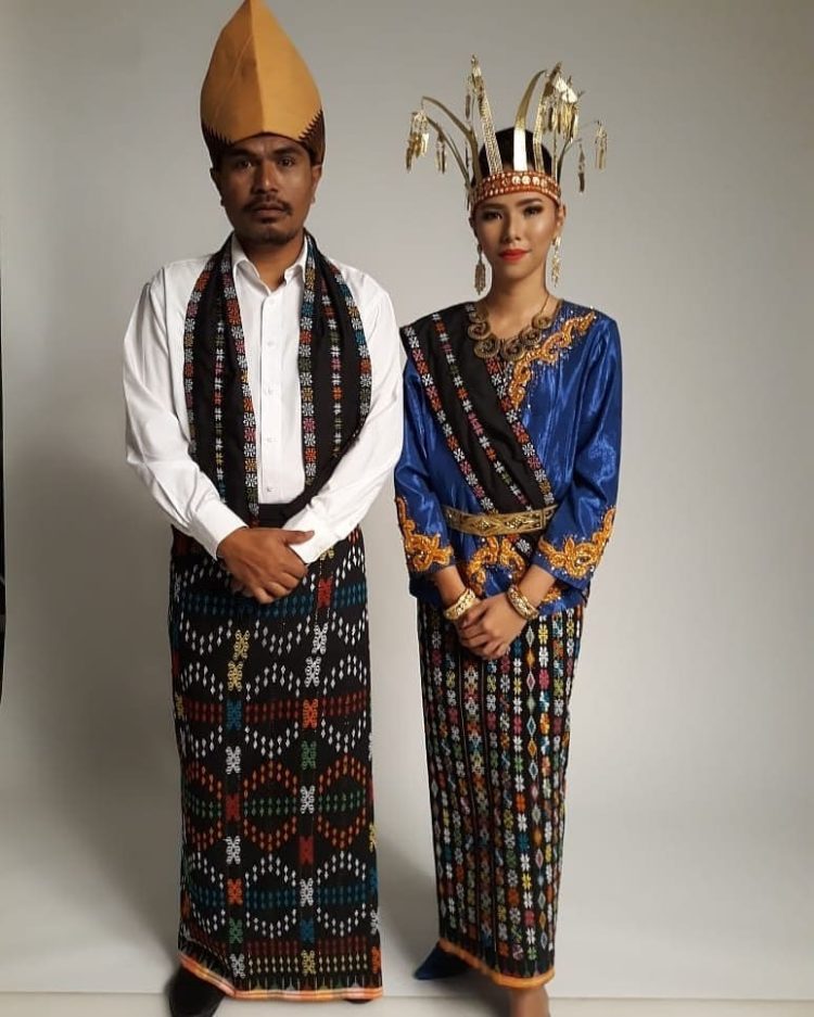 Detail Gambar Pakaian Adat Nusa Tenggara Timur Koleksi Nomer 31 Detail Gambar Pakaian Adat Nusa Tenggara Timur Koleksi Nomer 31