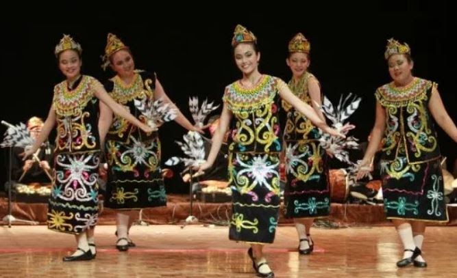 Detail Gambar Tarian Kalimantan Timur Koleksi Nomer 3 Detail Gambar Tarian Kalimantan Timur Koleksi Nomer 3