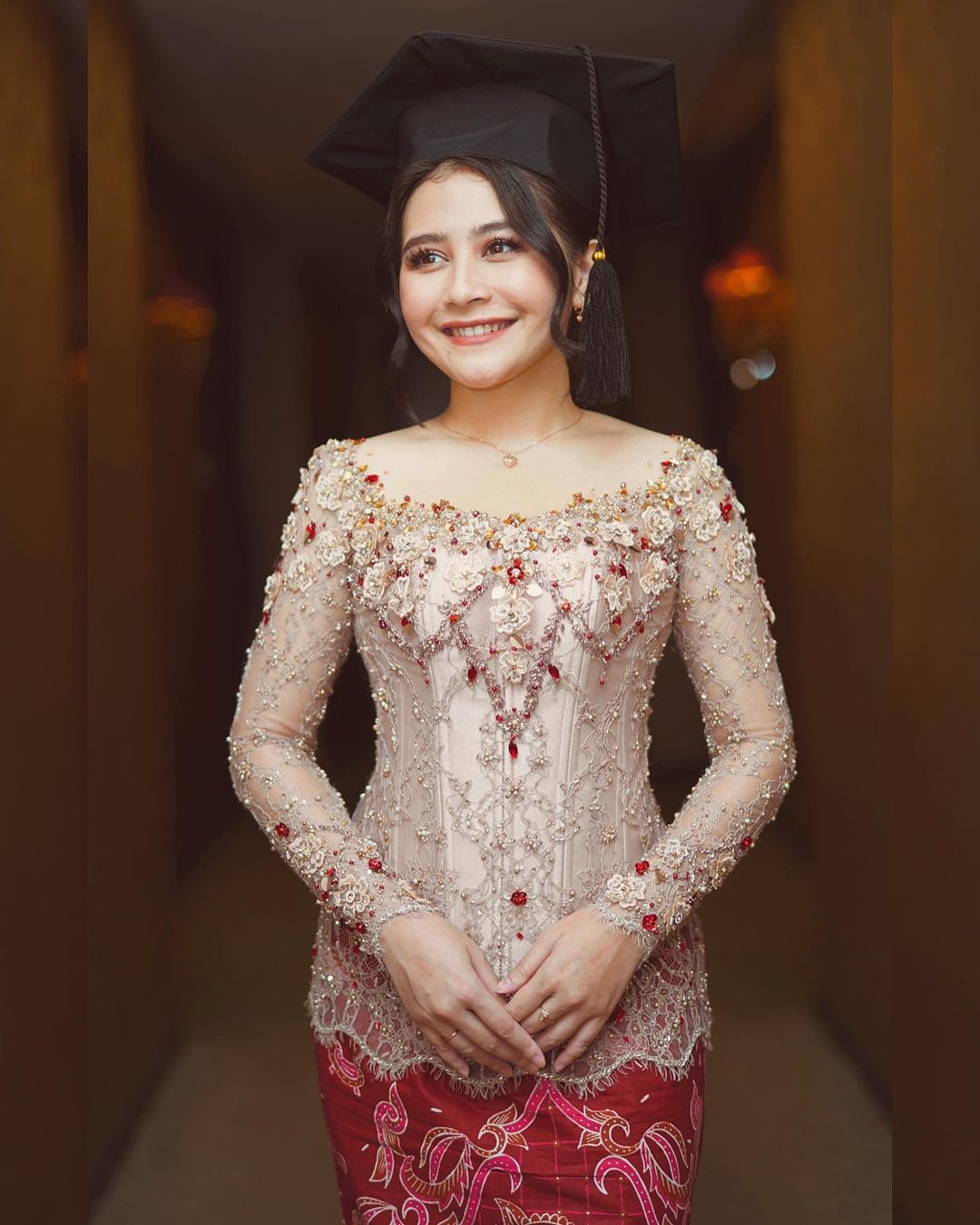 Detail Desain Kebaya Wisuda Koleksi Nomer 23