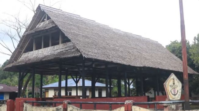 Detail Keunikan Rumah Adat Baileo Koleksi Nomer 36 Detail Keunikan Rumah Adat Baileo Koleksi Nomer 36
