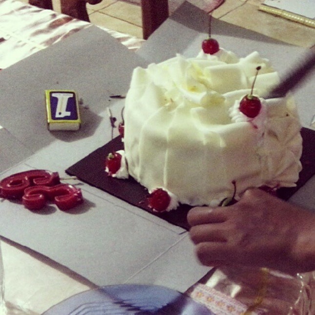 Detail Kue Ulang Tahun Coklat Putih Koleksi Nomer 11 Detail Kue Ulang Tahun Coklat Putih Koleksi Nomer 11