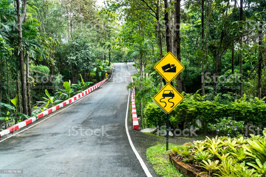 Detail Rambu Lalu Lintas Jalan Licin Koleksi Nomer 18 Detail Rambu Lalu Lintas Jalan Licin Koleksi Nomer 18